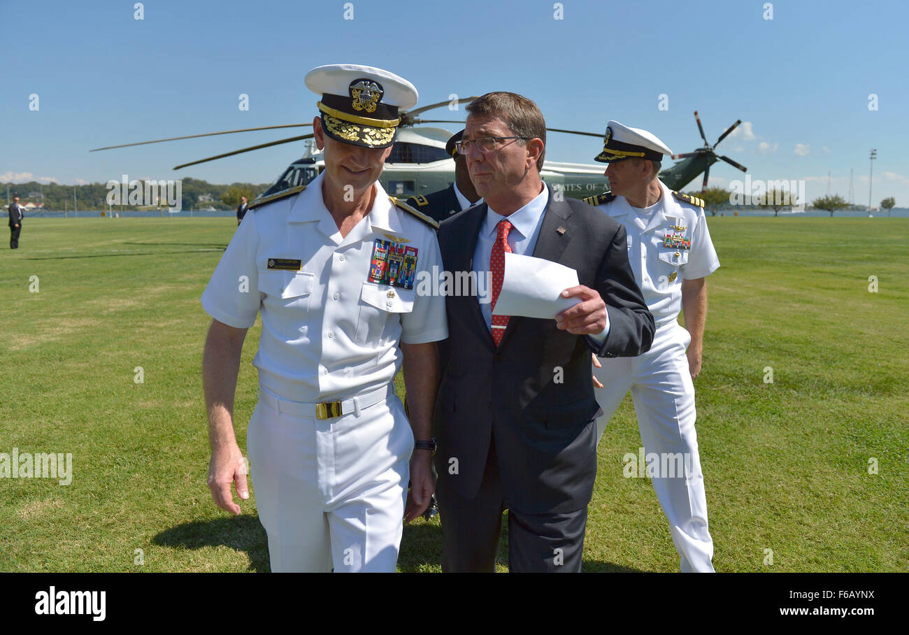 U.S. Naval Academy Superintendent Vice Adm. Ted Carter welcomes ...