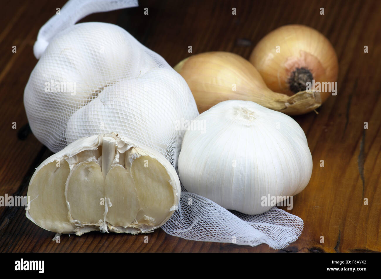 Styled garlic shot I did with a continuous light Stock Photo - Alamy