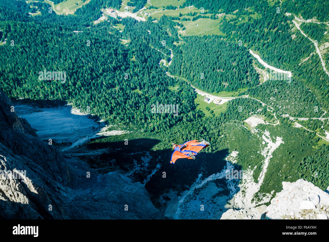 Cliff base jumping hi-res stock photography and images - Alamy