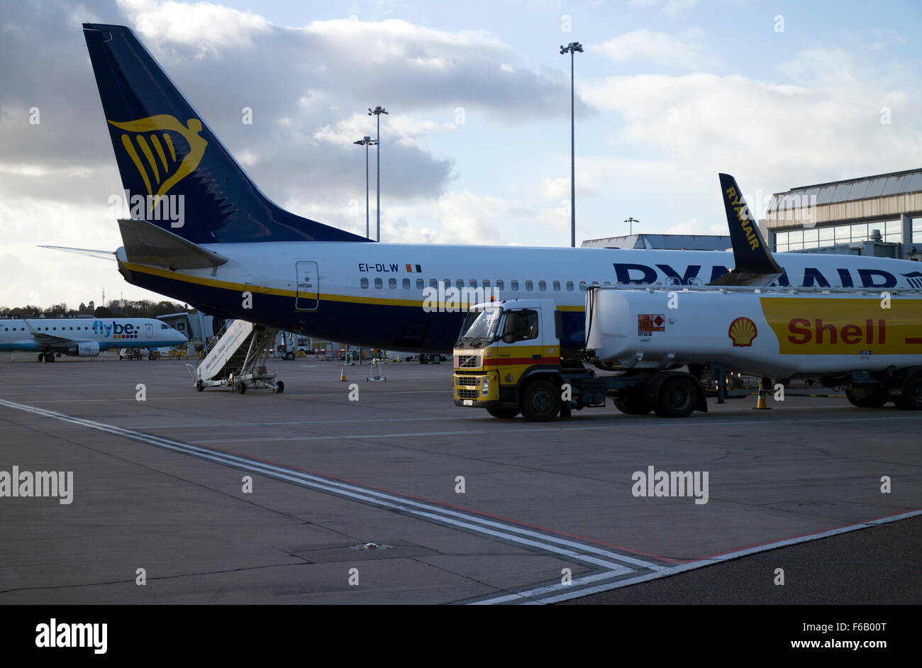 Ryanair Boeing 737 and Shell tanker at Birmingham Airport, UK Stock ...