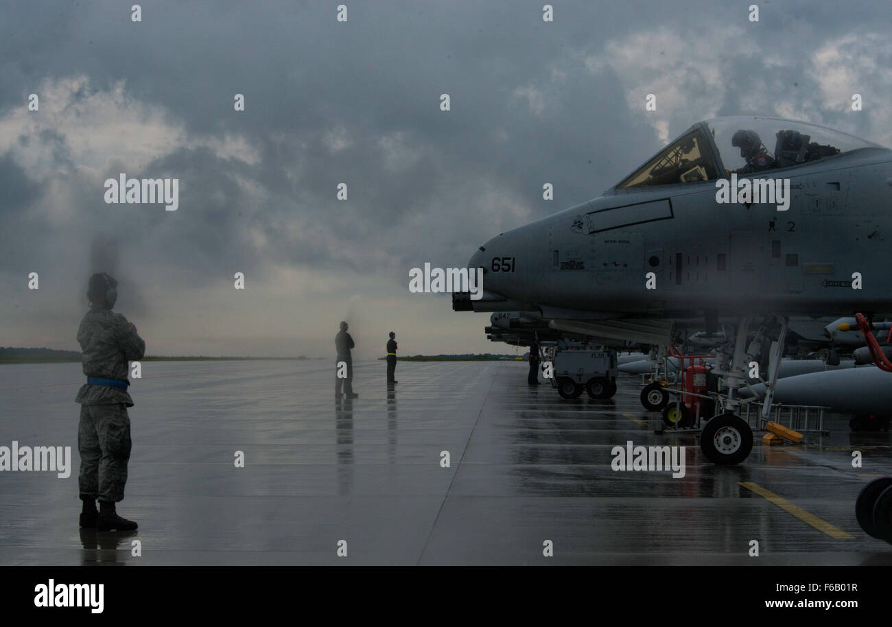U.S. Air Force crew chiefs from the 354th Expeditionary Fighter ...
