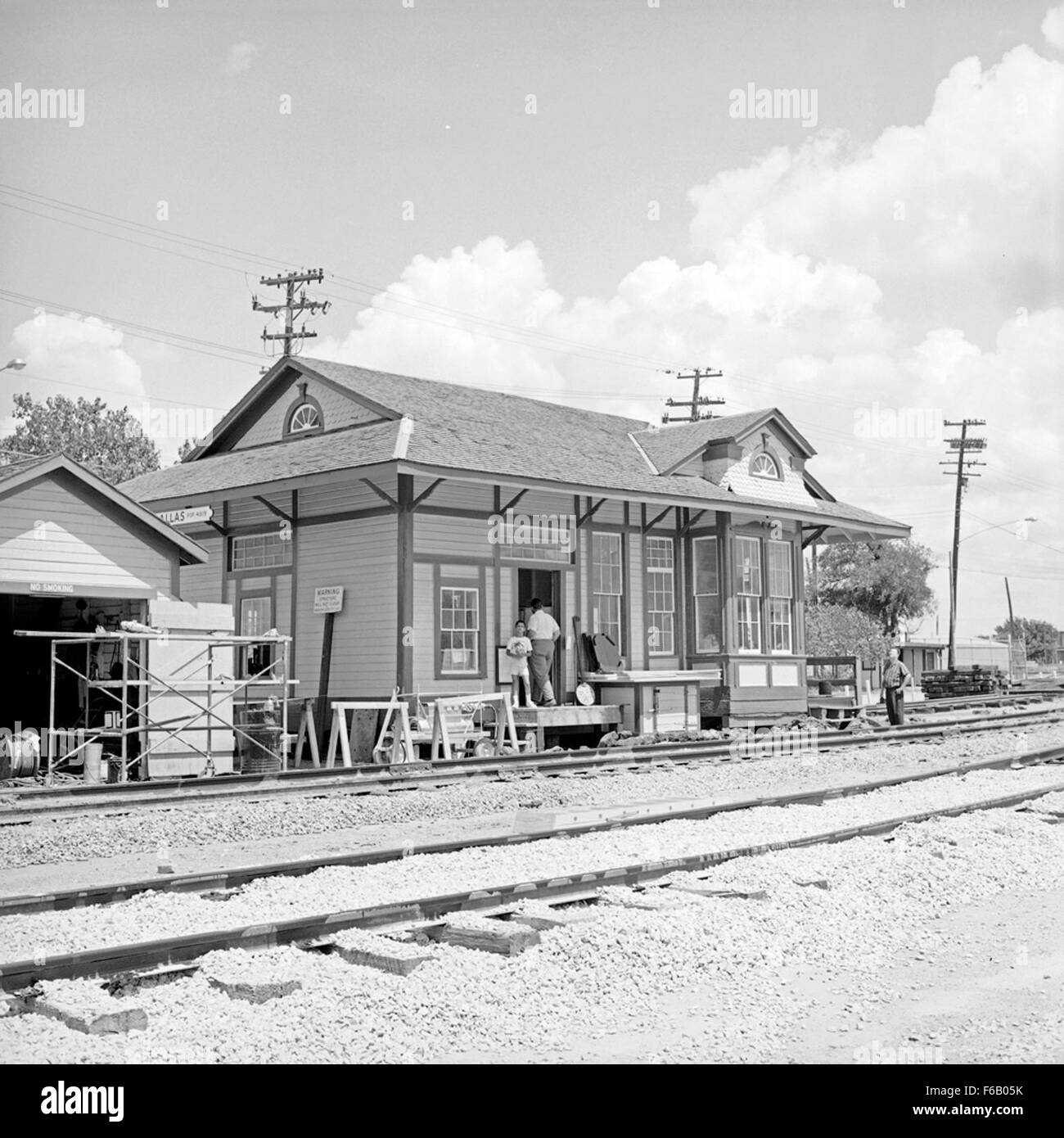 Railroad yard office Black and White Stock Photos & Images - Alamy