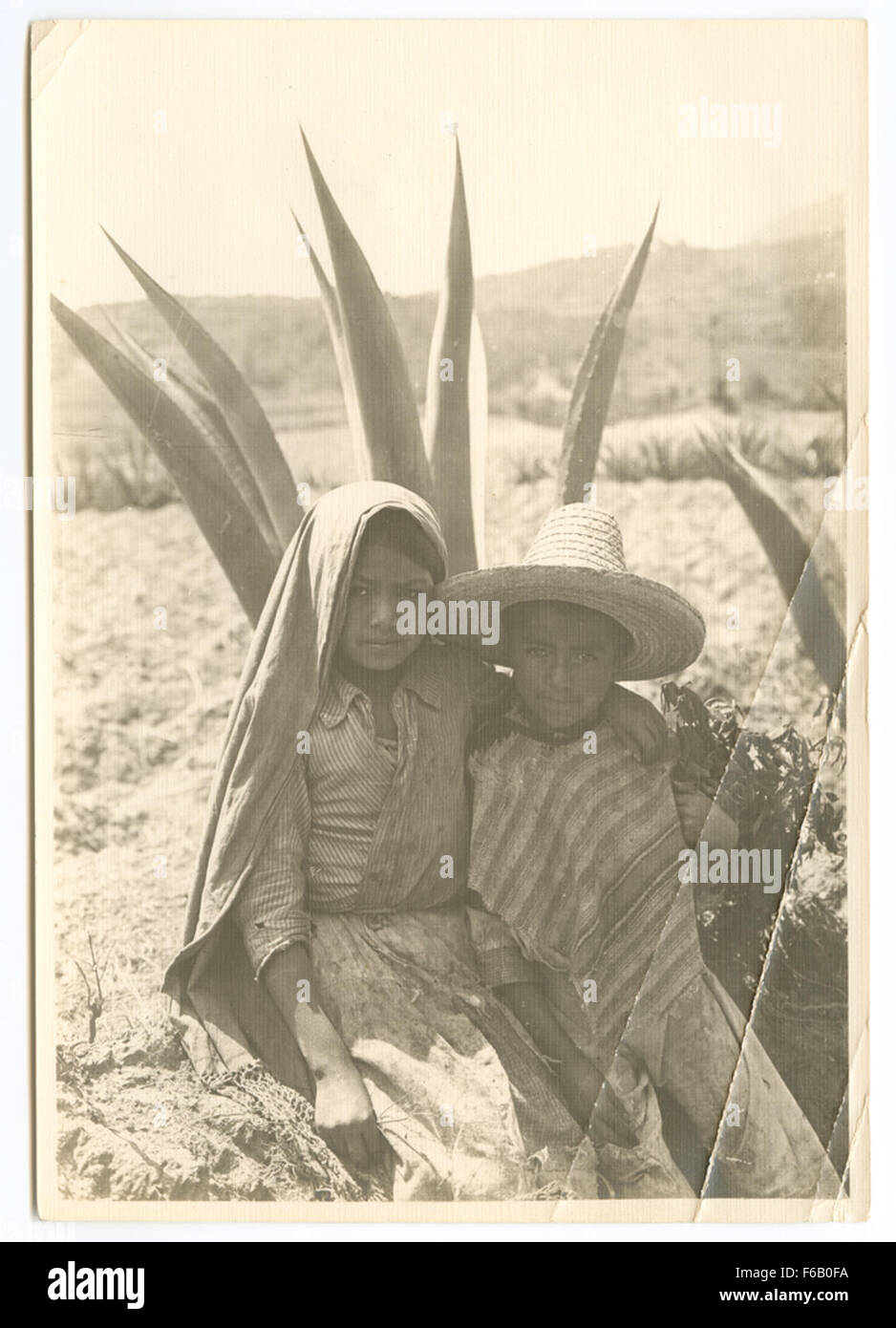 Indigenous mexico traditional attire hi-res stock photography and ...