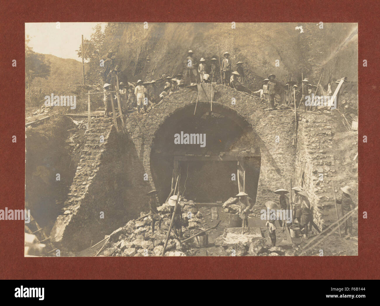 Line tunnel hi-res stock photography and images - Alamy