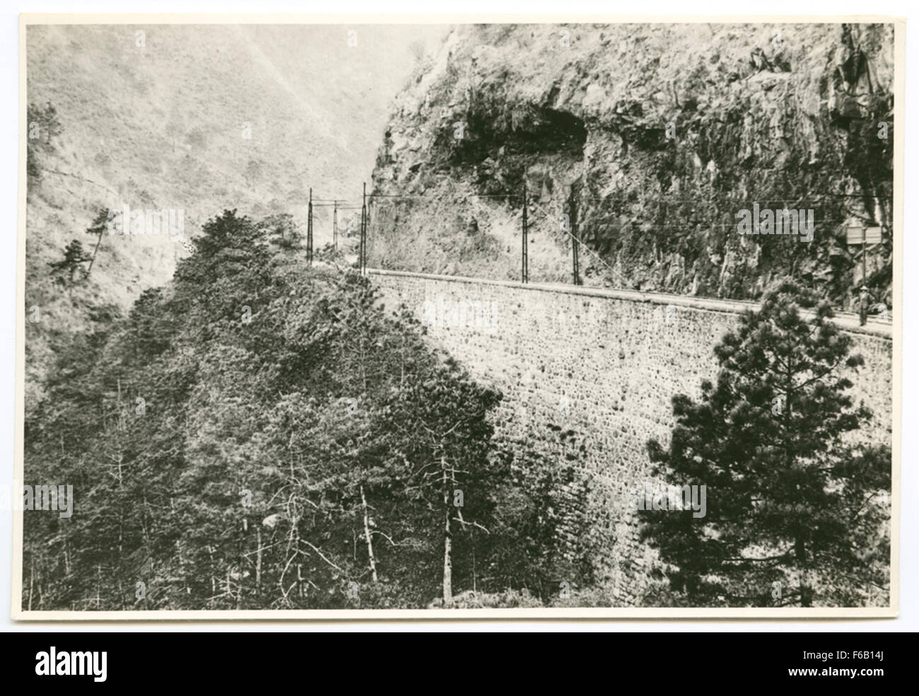 The Ferrocarril Mexicano (F.C. Mexicano) railroad operates bridges that ...