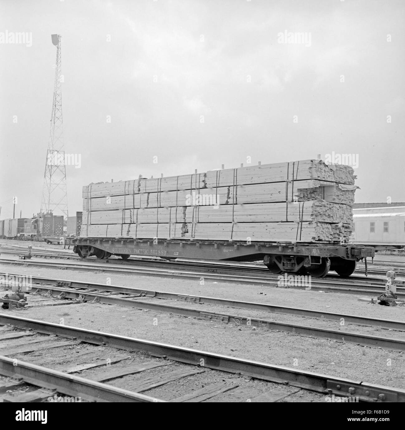 This image showcases Southern Pacific Flat Car No. 562889, part of the ...