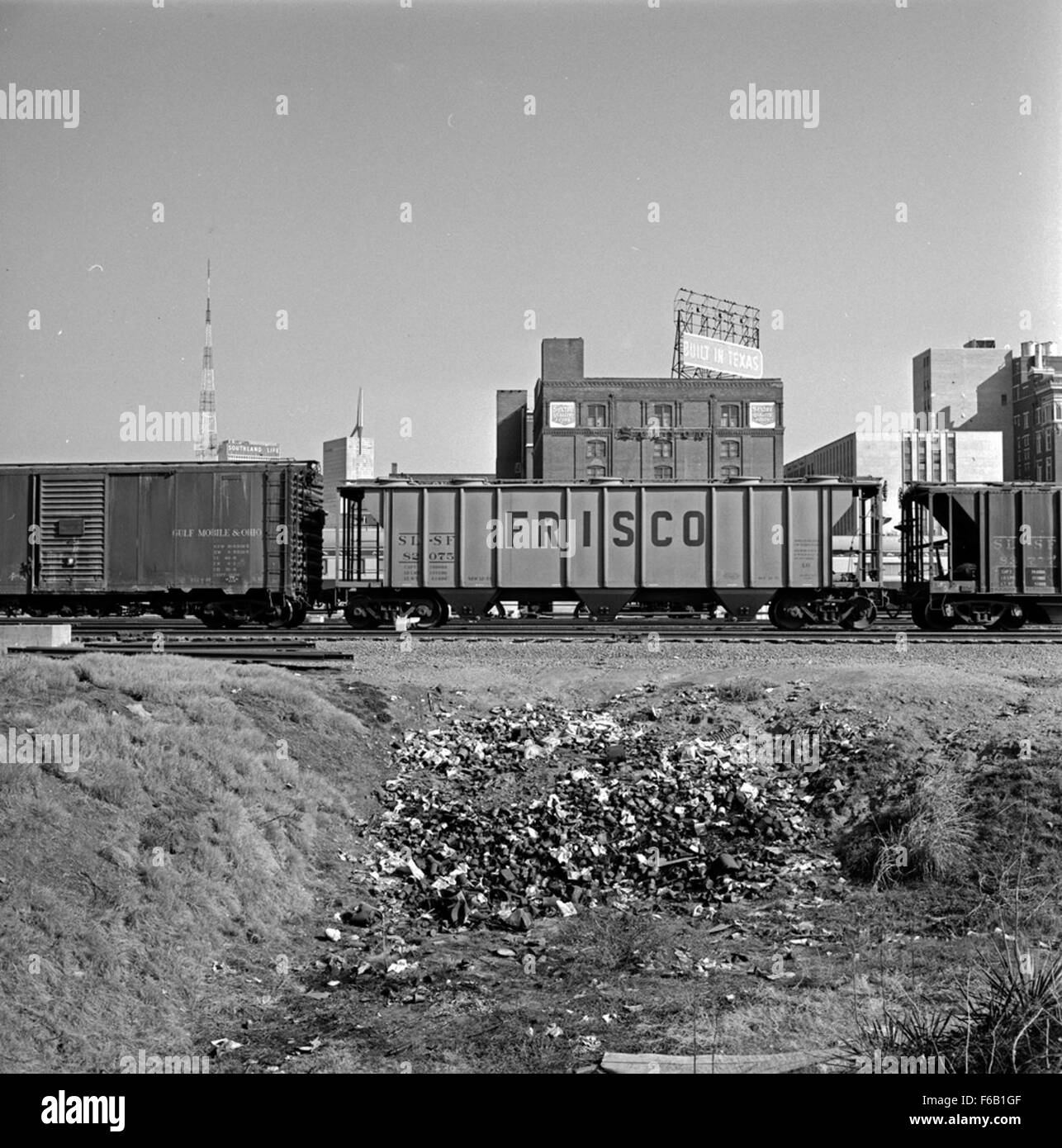 Covered hopper car hi-res stock photography and images - Alamy