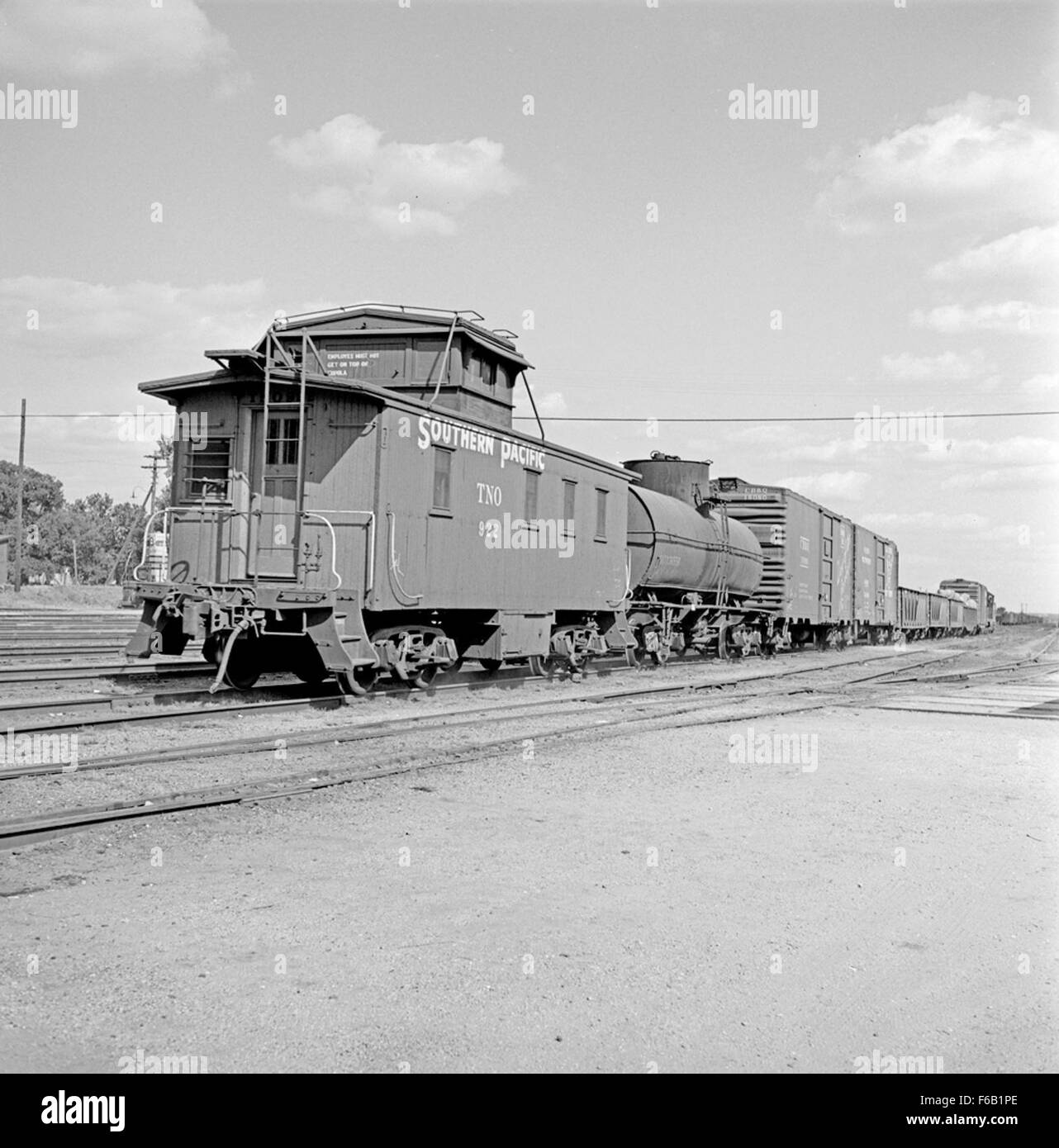 [Texas and New Orleans, Southern Pacific, Caboose No. 922] Stock Photo ...