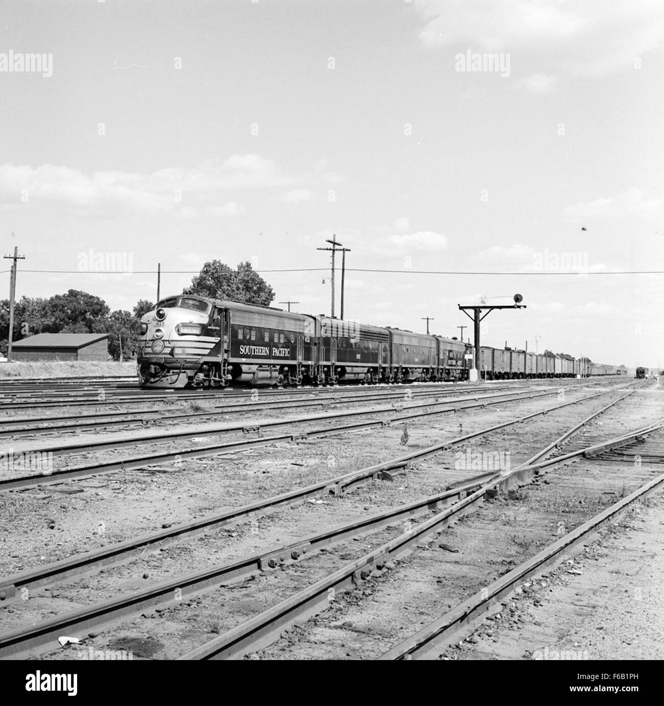 This image showcases the Southern Pacific diesel-electric freight ...