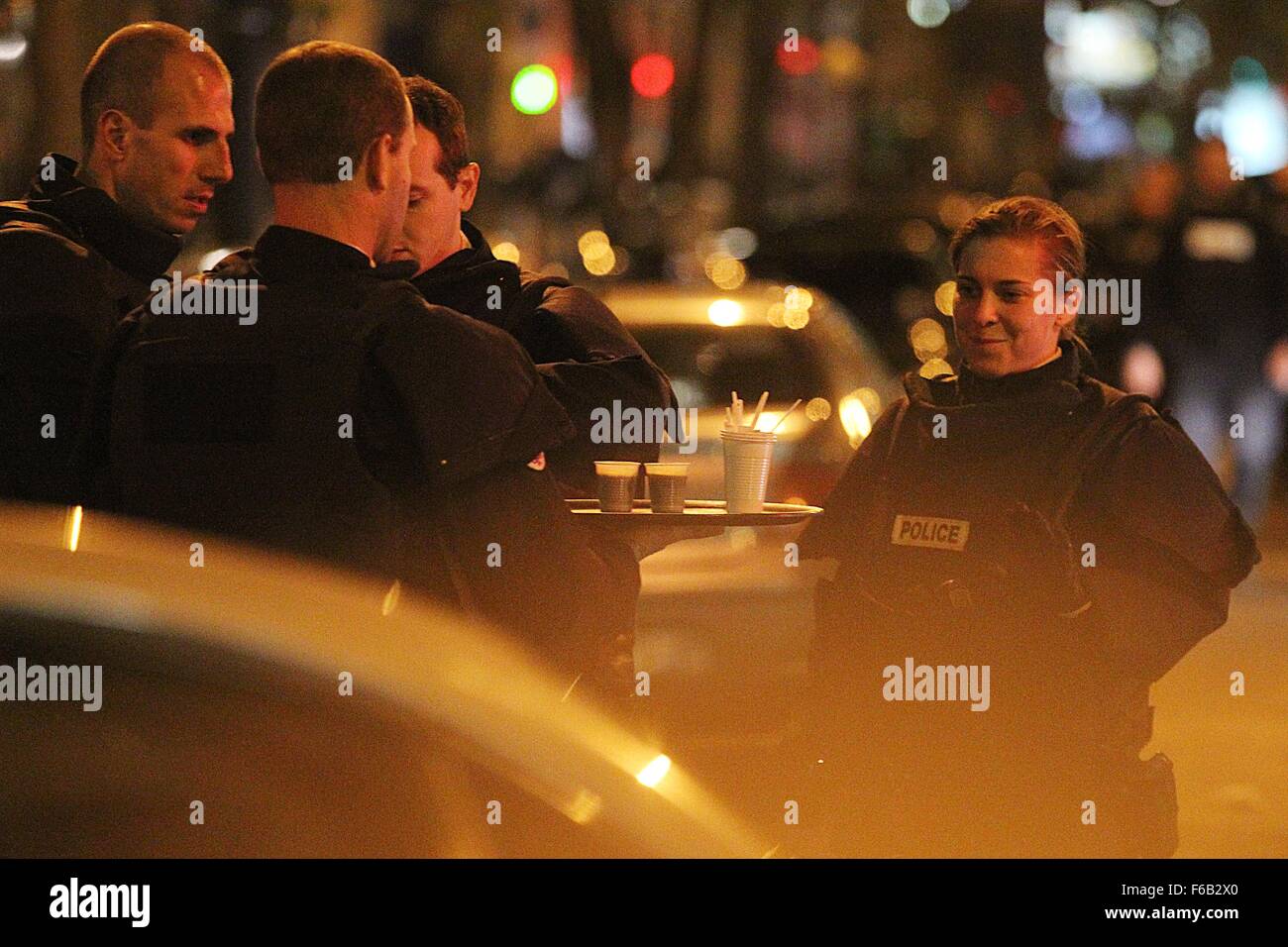 Paris, France. 15th Nov, 2015. Policemen secured the vicinity in front ...