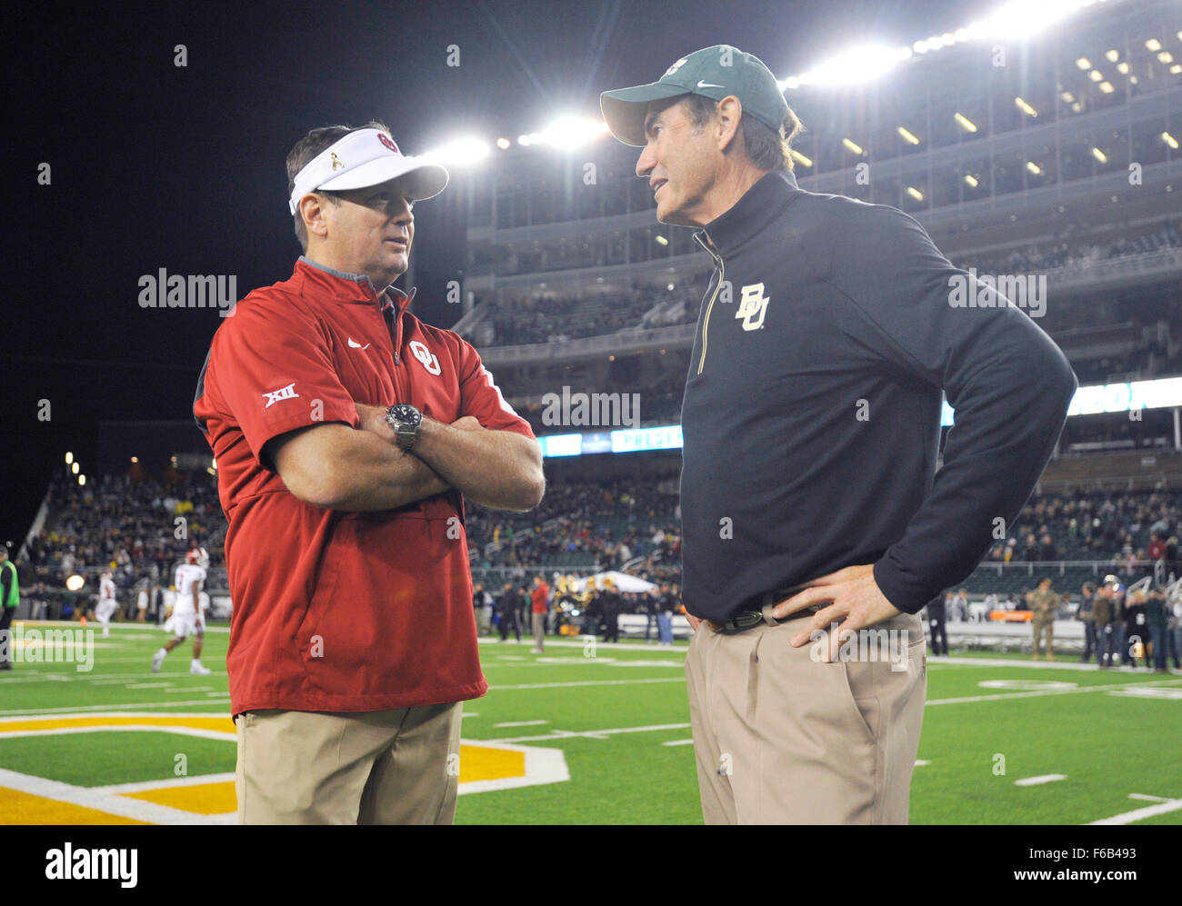 Bob stoops hi-res stock photography and images - Alamy