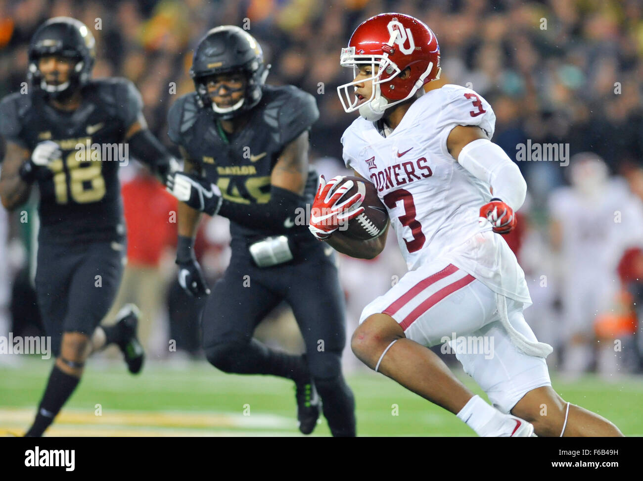 Waco, TX, USA. 14th Nov, 2015. Oklahoma receiver Sterling Shepard (3 ...