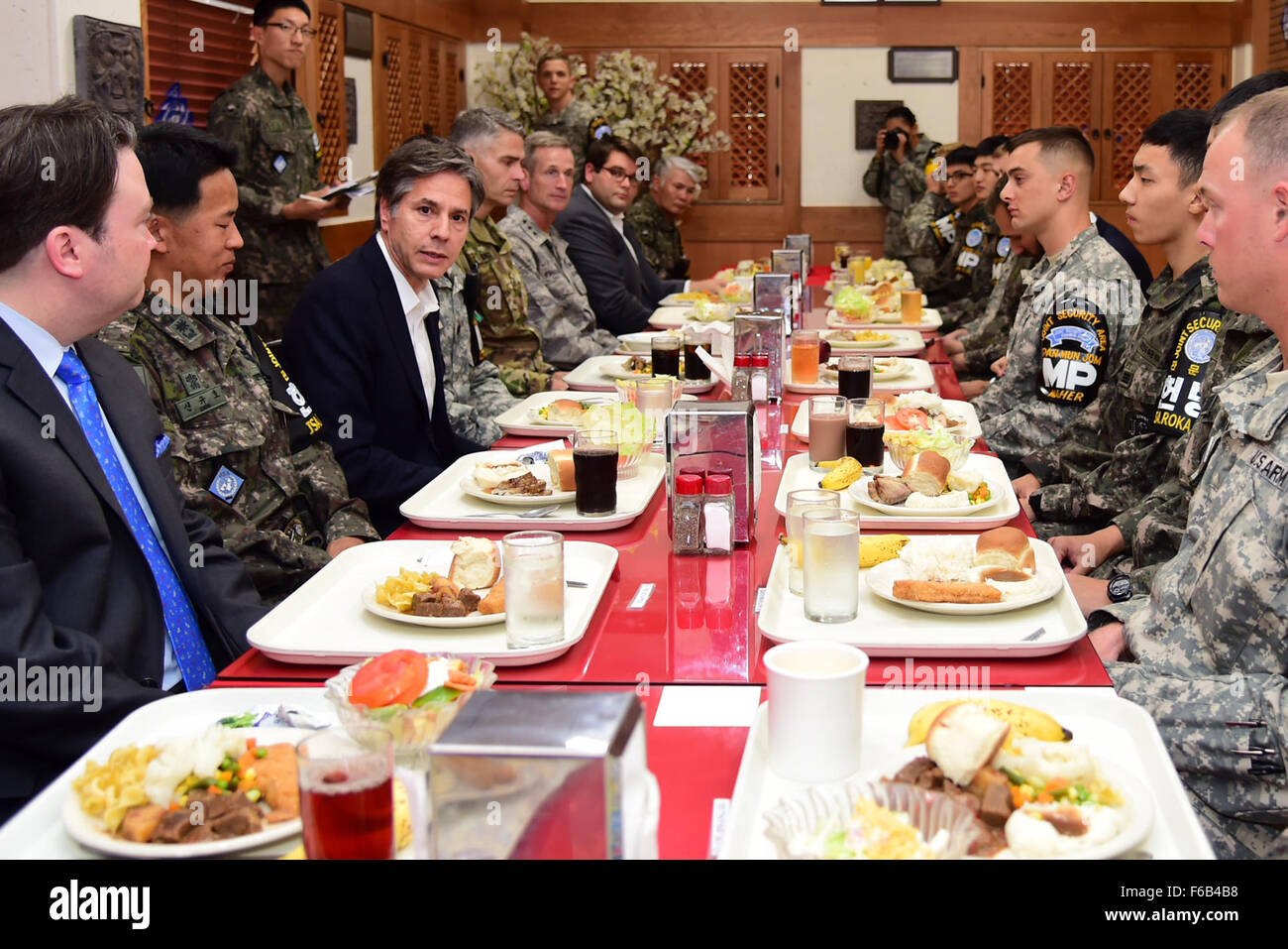 Deputy Secretary Blinken Eats With U.S. and South Korean Armed Forces ...