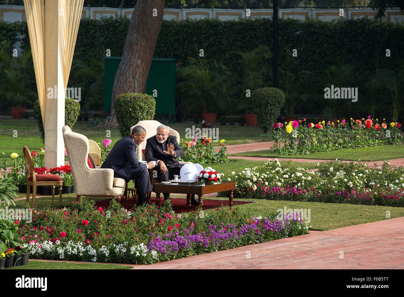 President Barack Obama and Prime Minister Narendra Modi have tea in the ...
