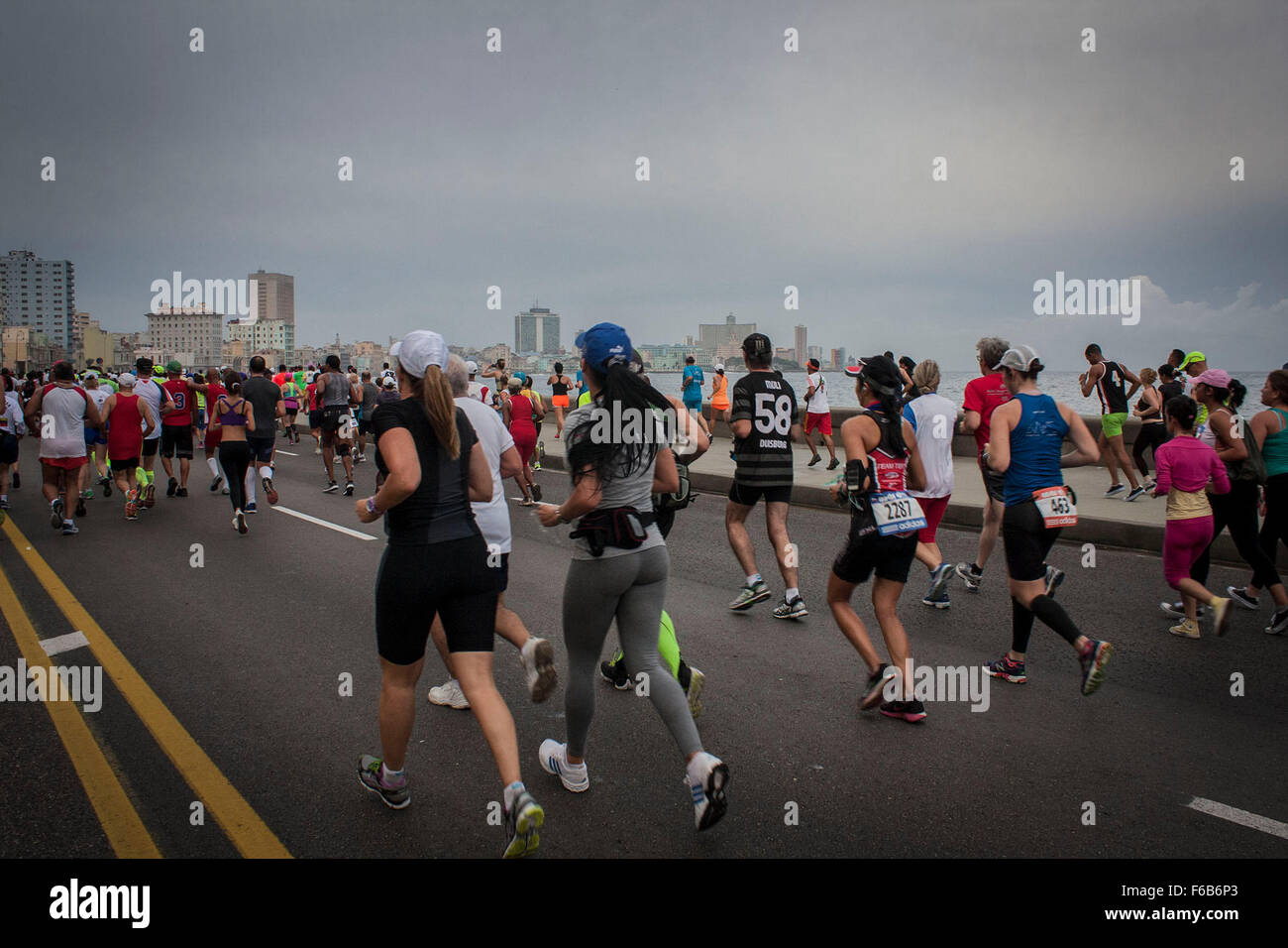 Havana, Cuba. 15th Nov, 2015. Runners take part in the 29th marathon ...