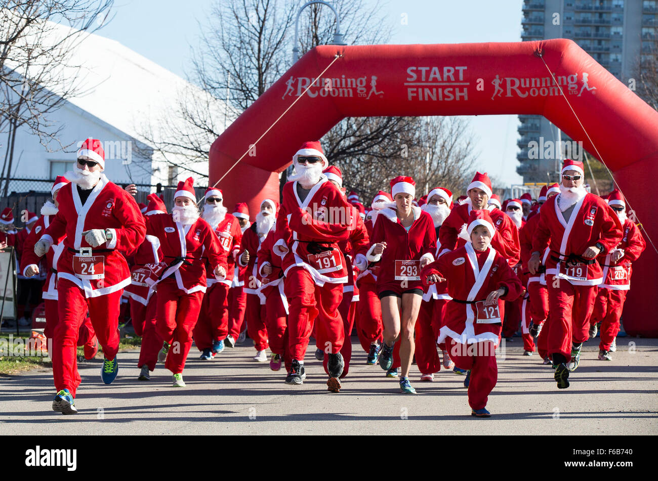Toronto, Canada. 15th Nov, 2015. Participants dressed as Santa Claus ...