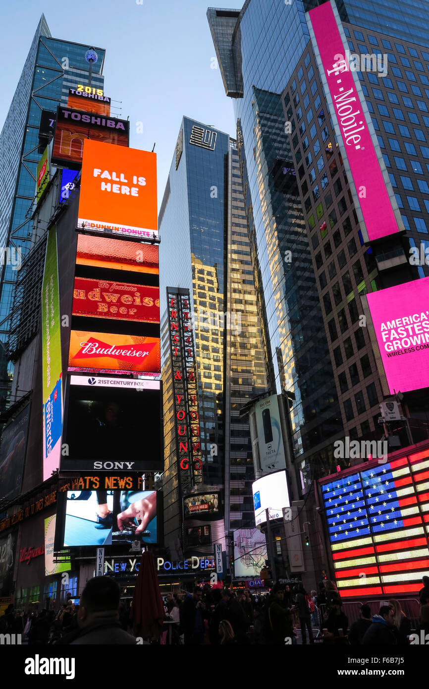 Ernst young building times square hi-res stock photography and images ...