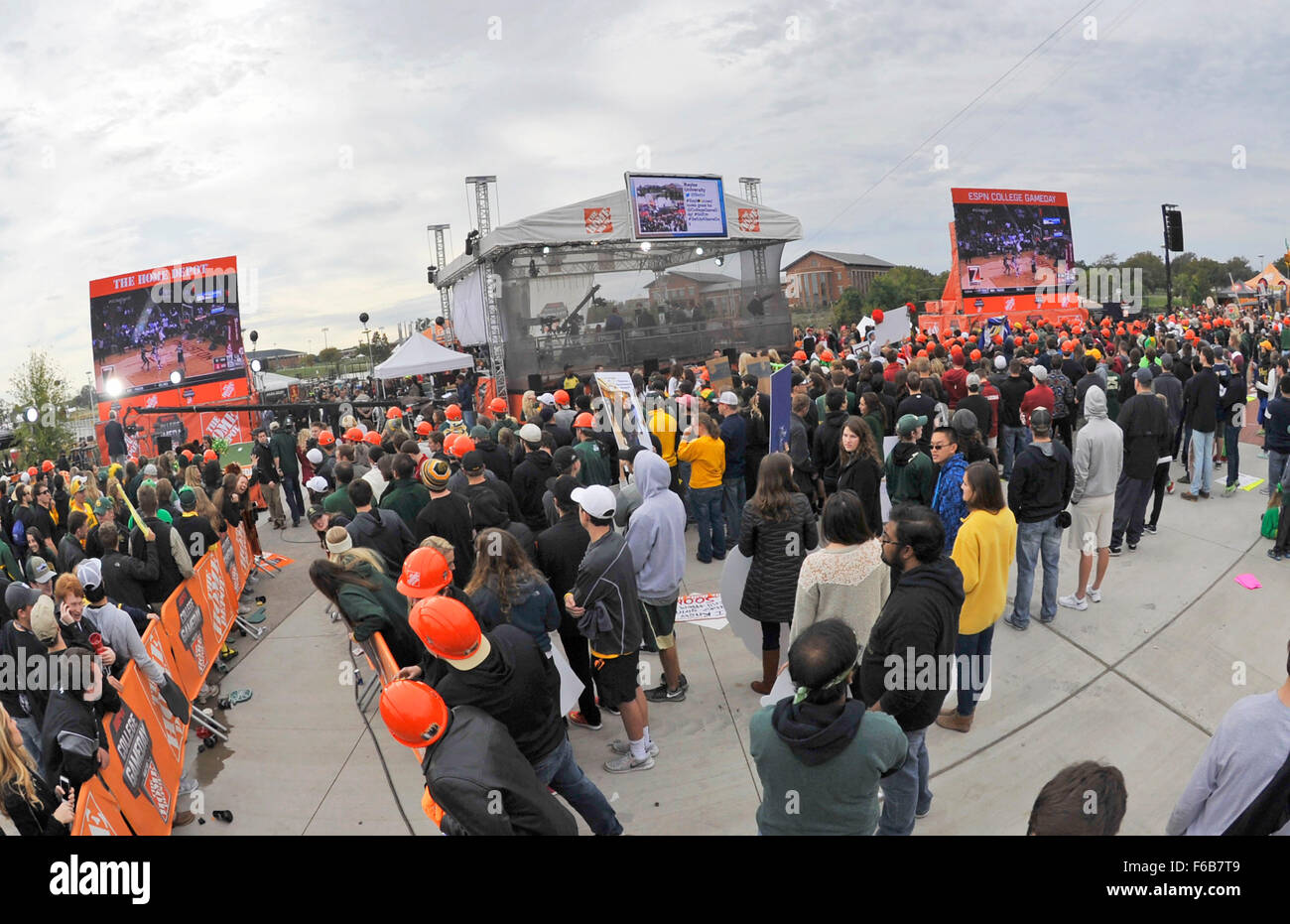 Waco, Texas, USA. 14th Nov, 2015. Fans gather behind the set of ESPN's ...