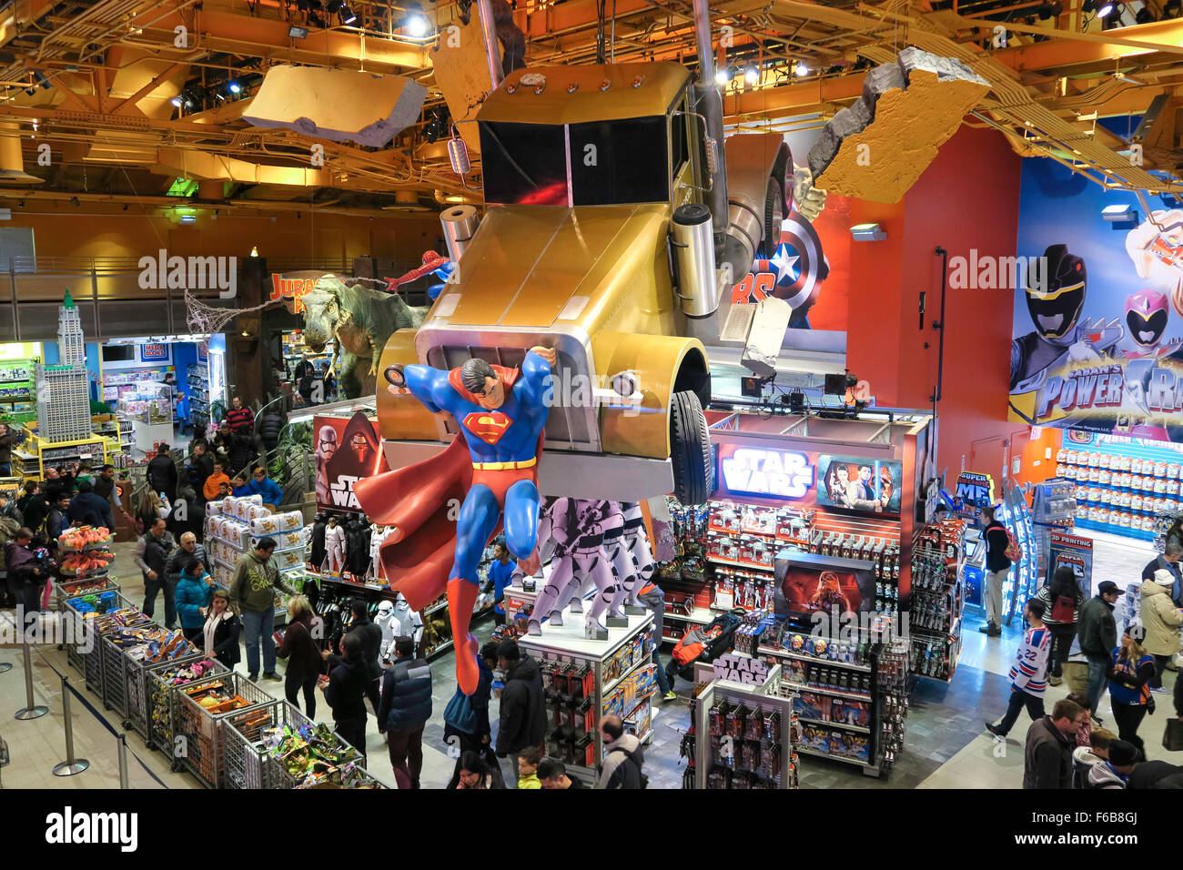 Toys r us interior hi-res stock photography and images - Alamy