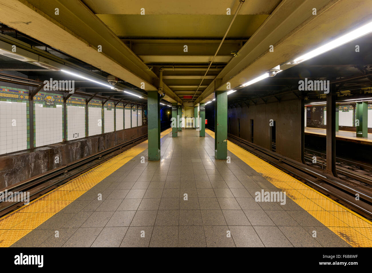 Union square new york city subway hi-res stock photography and images ...