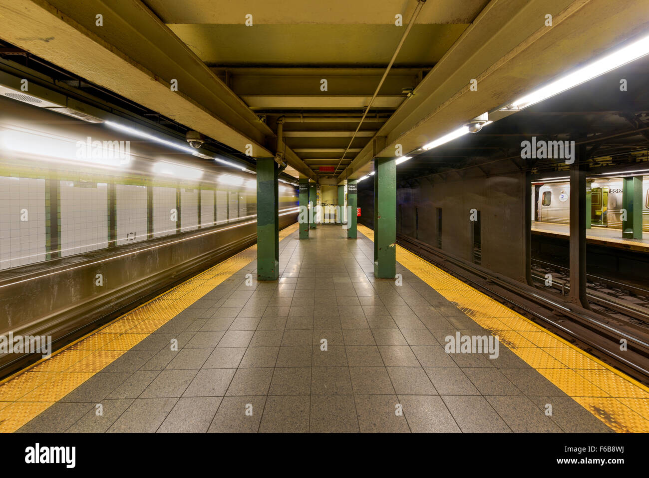 Union square new york city subway hi-res stock photography and images ...