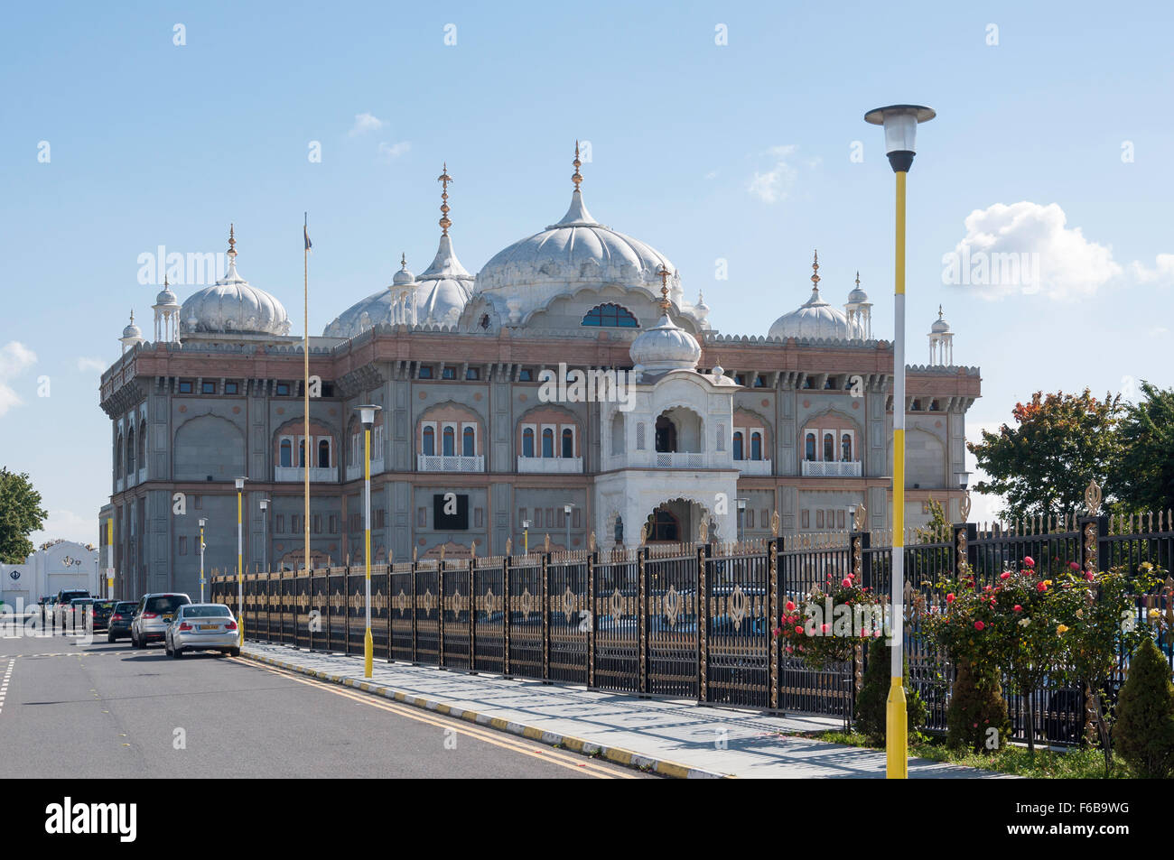Sikh temple gravesend High Resolution Stock Photography and Images - Alamy
