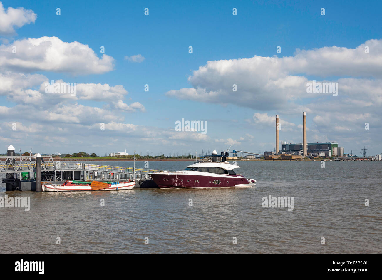View of Thames estuary and Town Pier, Gravesend, Kent, England, United ...