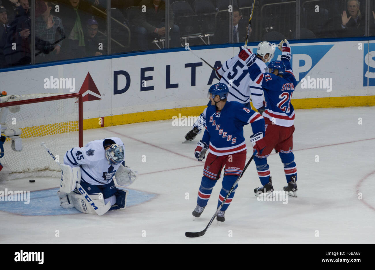 New York, NY, USA. 15th Nov, 2015. New York Rangers center DEREK STEPAN ...
