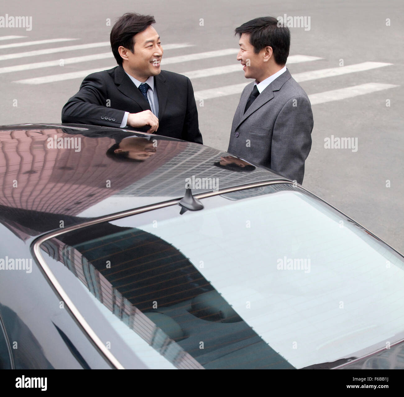 Chinese business people talking car hi-res stock photography and images ...