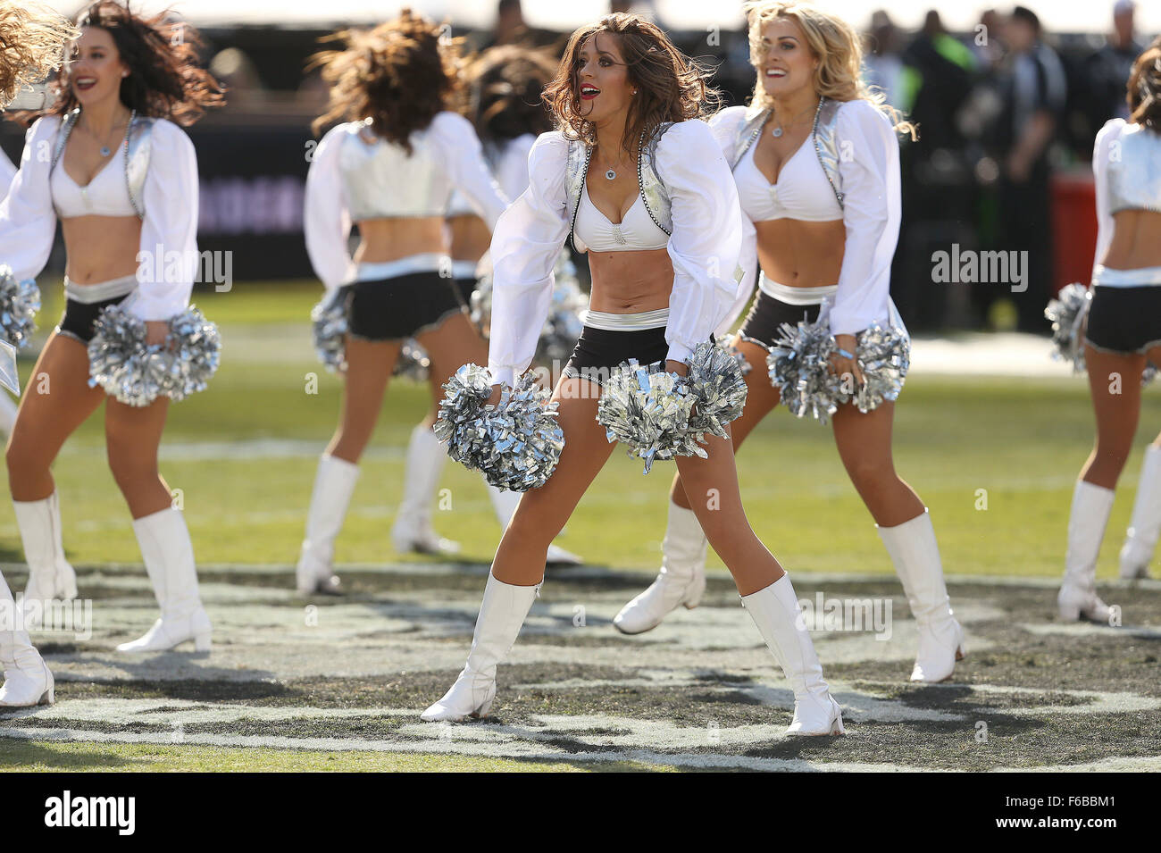 Oakland raiders cheerleaders hi-res stock photography and images - Alamy