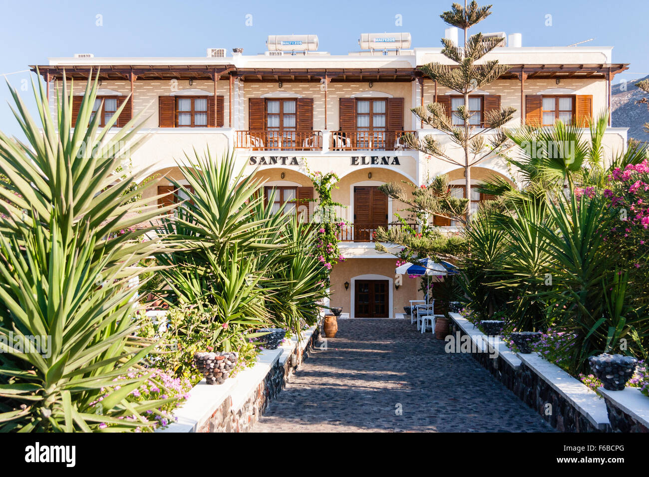 Golden three story building hi-res stock photography and images - Alamy