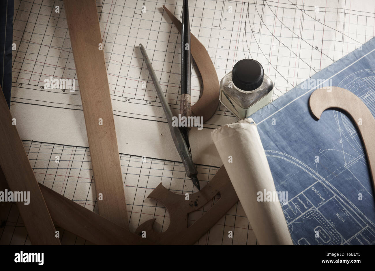 Drawing plans ship hi-res stock photography and images - Alamy