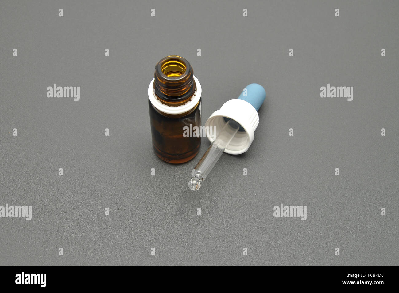 Detailed but simple image of medical flask Stock Photo - Alamy
