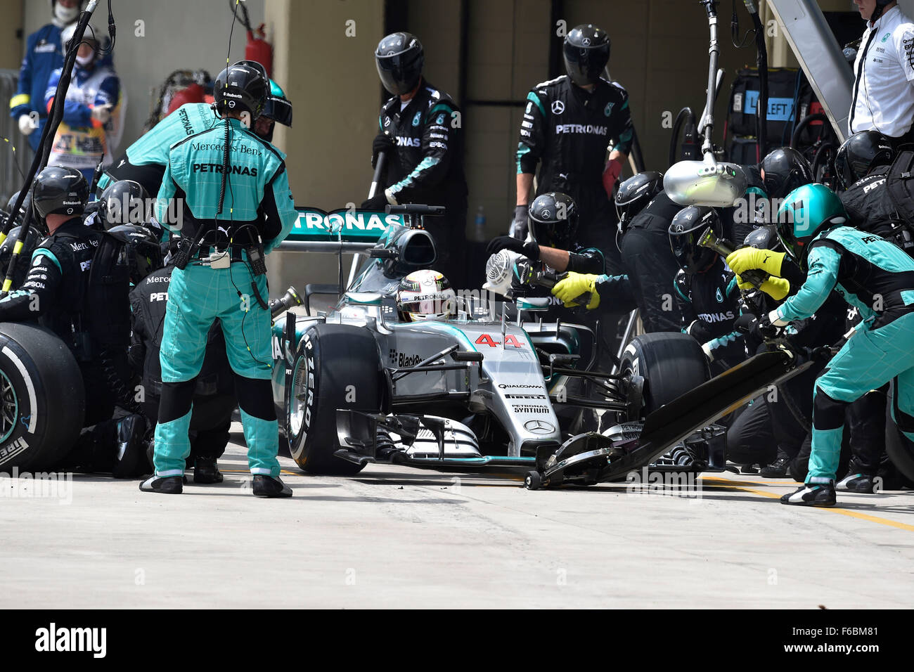 Mercedes pit crew lewis hamilton hi-res stock photography and images ...
