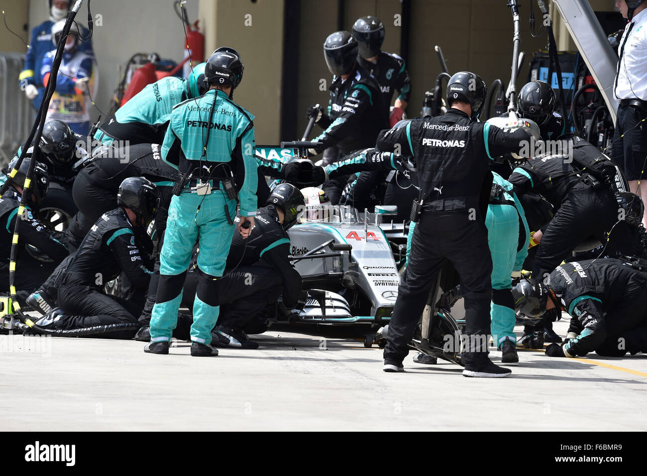 Mercedes pit crew lewis hamilton hi-res stock photography and images ...