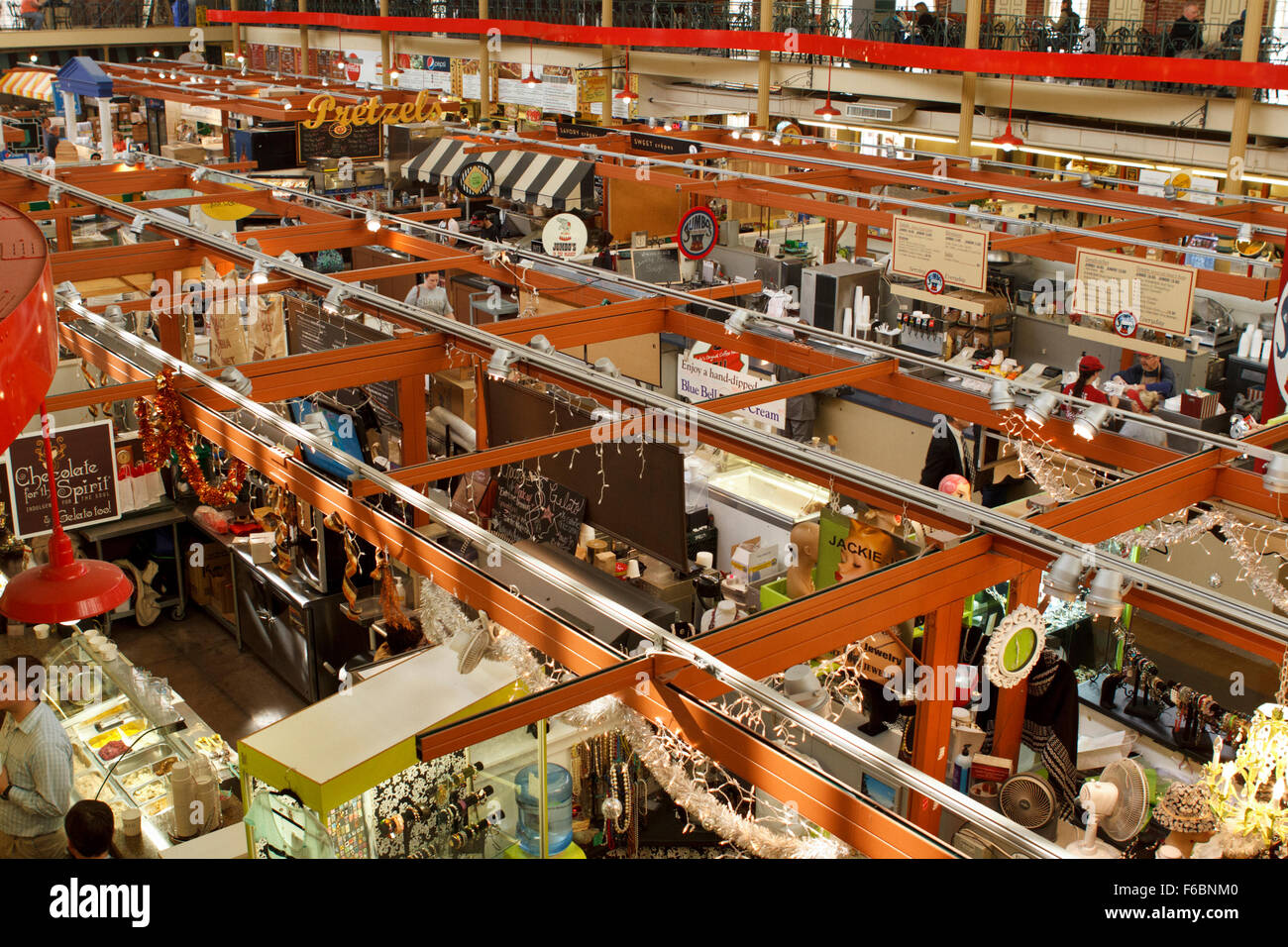 Food market stands hi-res stock photography and images - Alamy