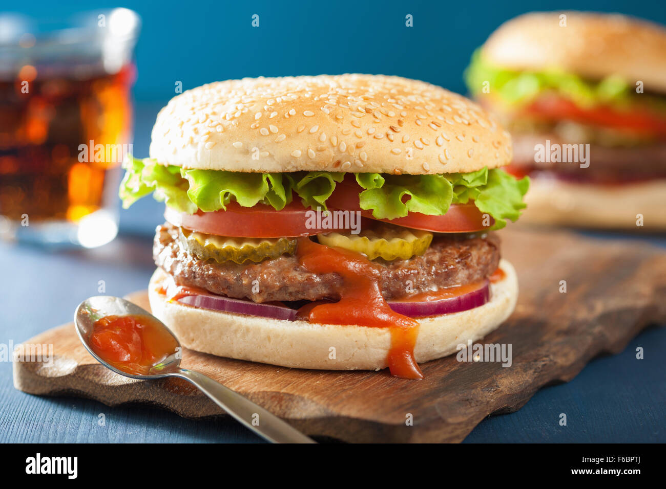 burger with beef patty lettuce onion tomato ketchup Stock Photo - Alamy