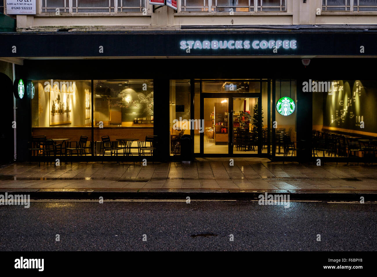 Empty starbucks hi-res stock photography and images - Alamy