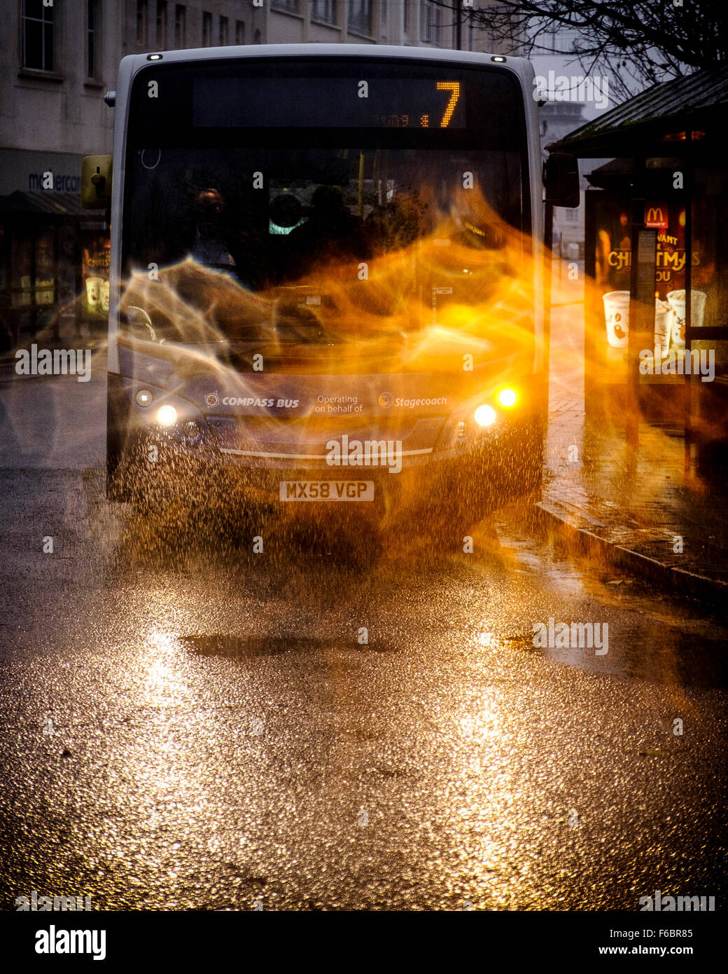 Bus stop rain hi-res stock photography and images - Alamy
