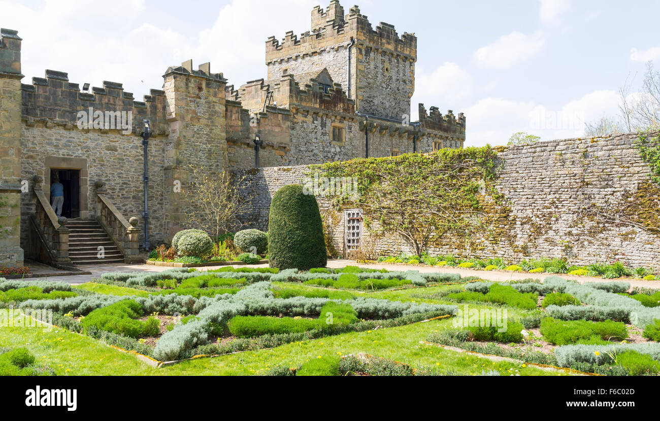 Haddon hall bridge hi-res stock photography and images - Alamy