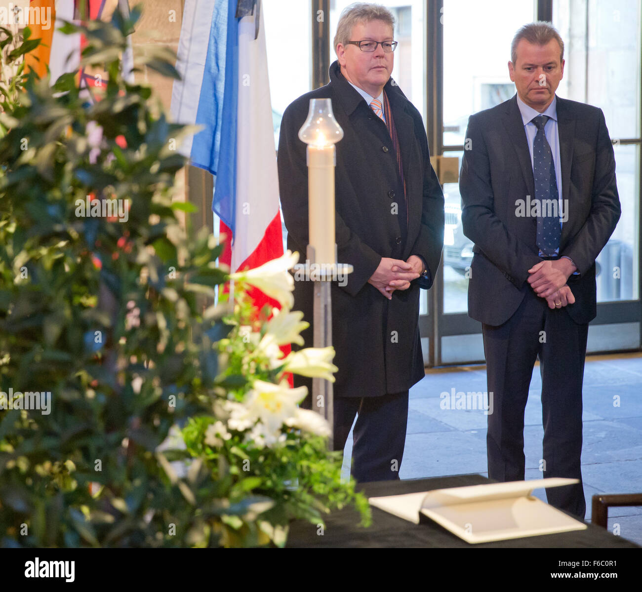 Nuremberg, Germany. 16th Nov, 2015. Mayor of Nuremberg Ulirch Maly (R ...