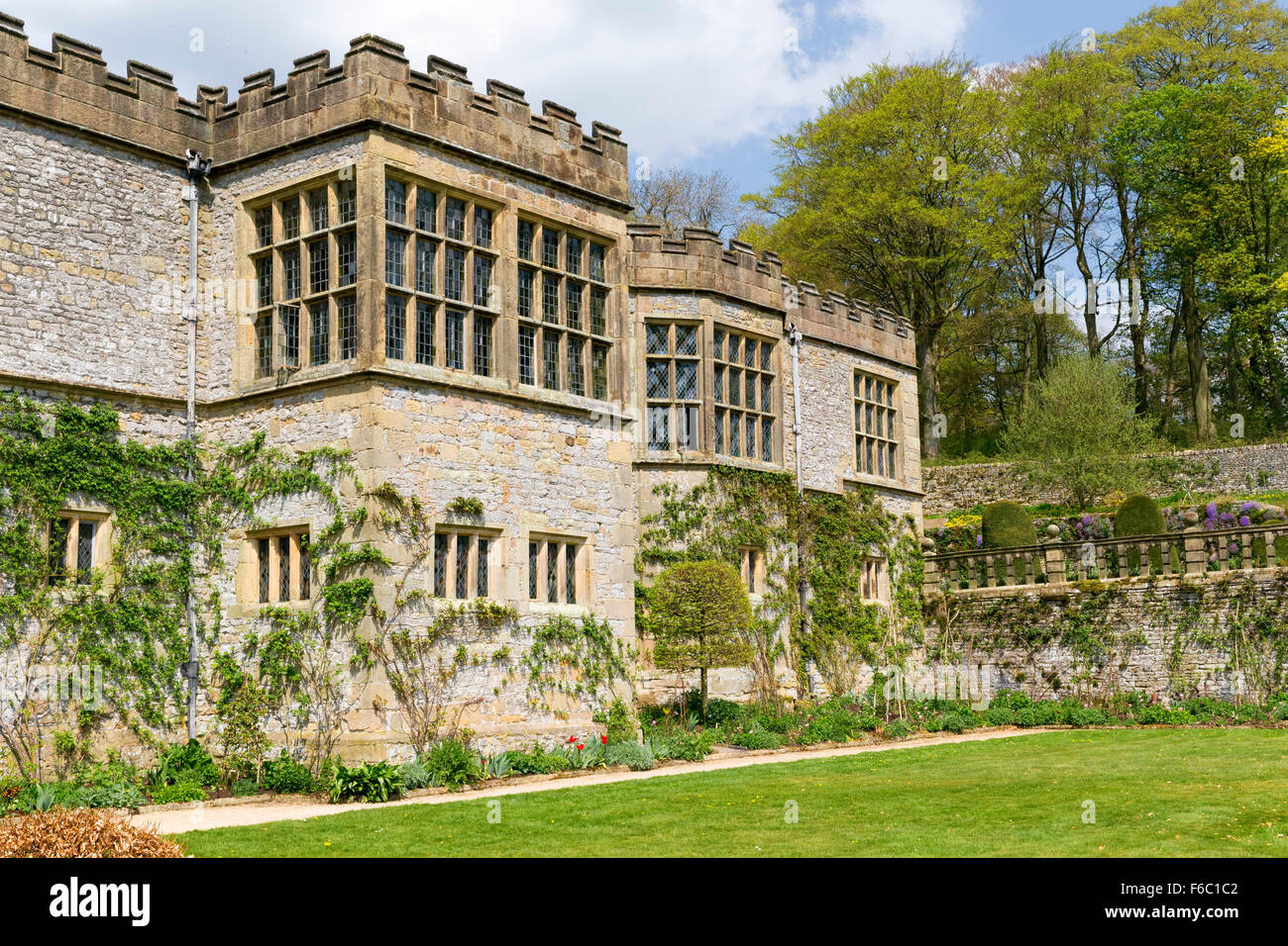 Haddon Hall Derbyshire Near Buxton & Chatsworth House. Elizabethan ...