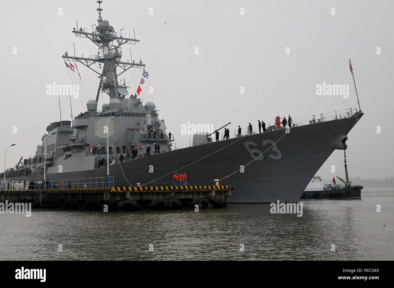 Shanghai, China. 16th Nov, 2015. The United States navy destroyer USS ...