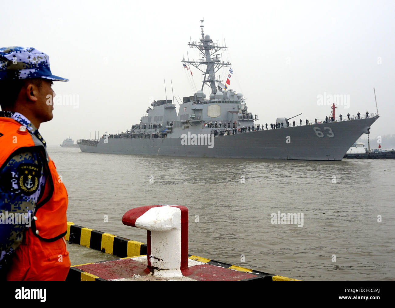 Shanghai, China. 16th Nov, 2015. The United States navy destroyer USS ...