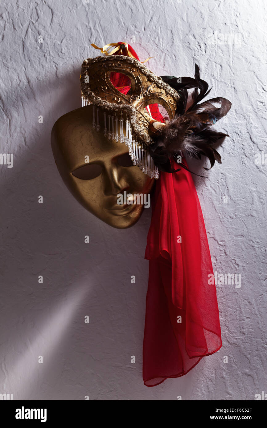 Gold plaster mask hi-res stock photography and images - Alamy