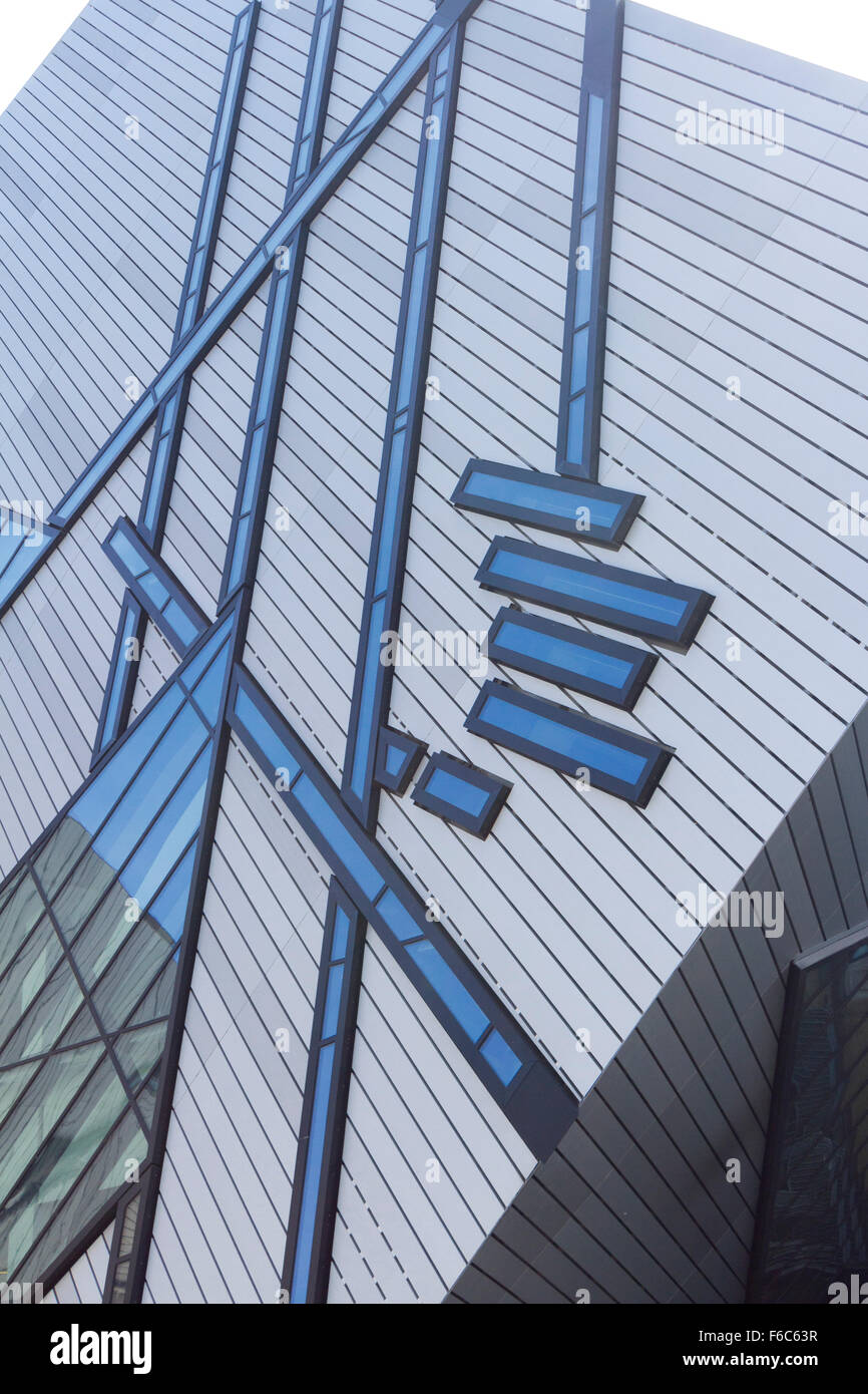 Royal Ontario Museum Michael Lee Chin Chrystal Stock Photo - Alamy