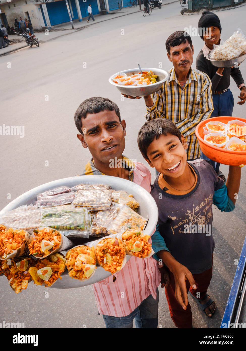Vendors tray hi-res stock photography and images - Alamy