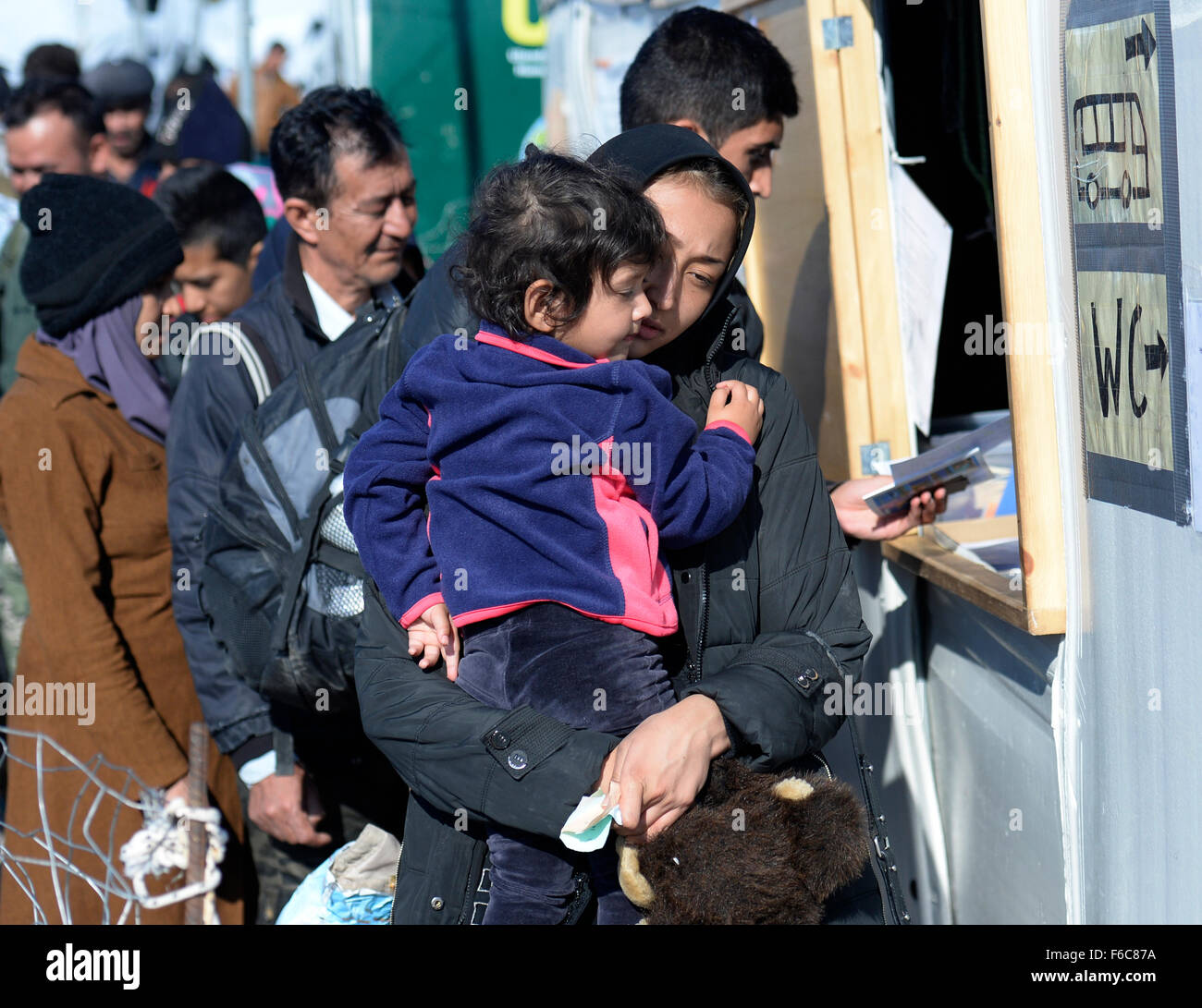 Oxy, Greece. 16th Nov, 2015. Refugees are waiting for buses in the ...