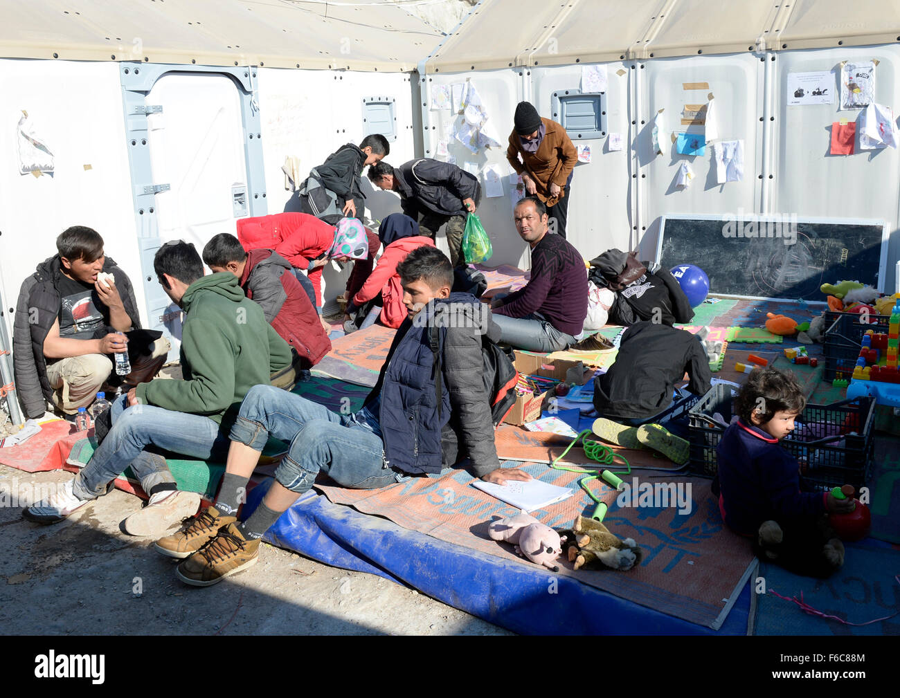 Oxy, Greece. 16th Nov, 2015. Refugees are waiting for buses in the ...
