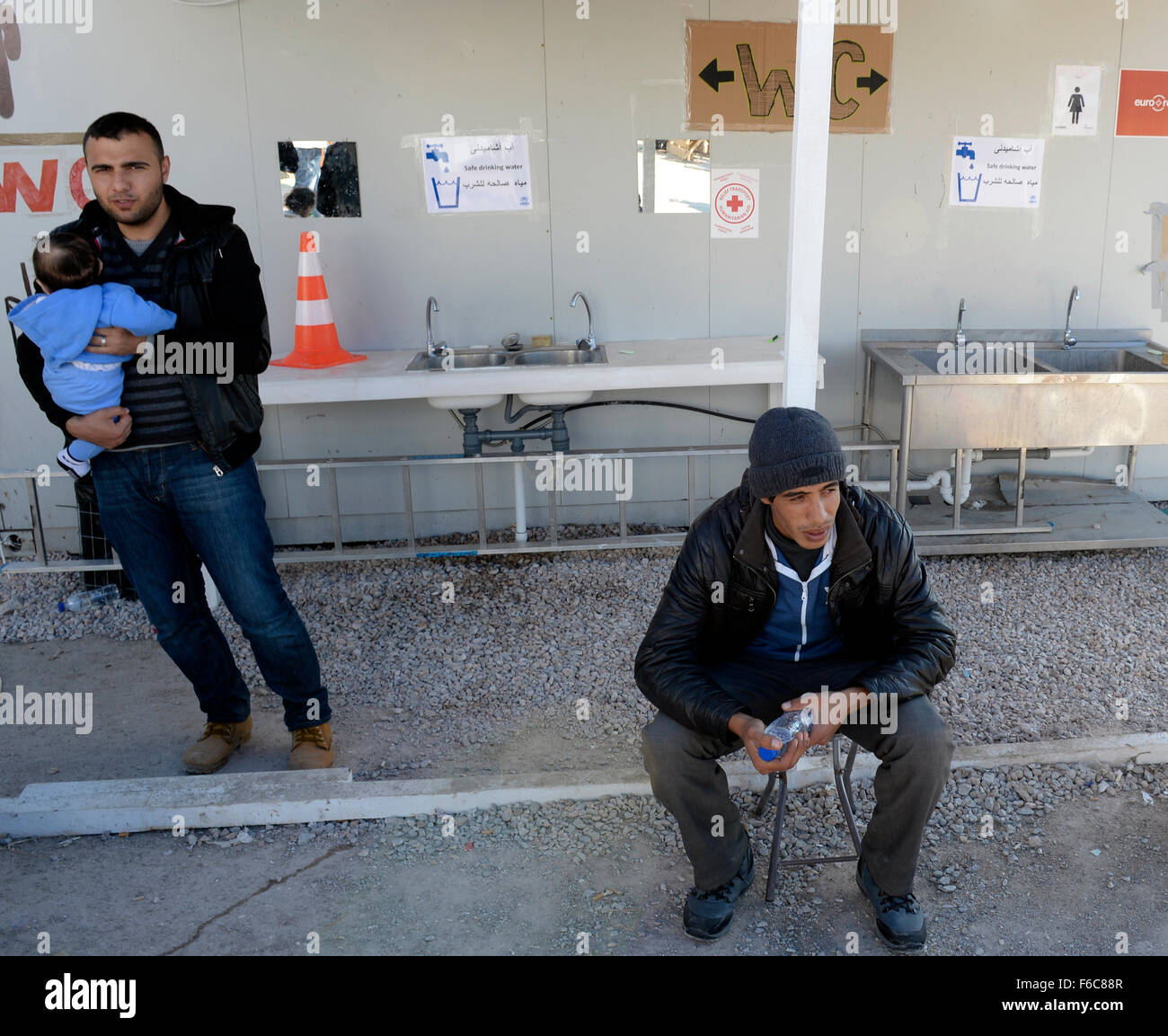 Oxy, Greece. 16th Nov, 2015. Refugees are waiting for buses in the ...